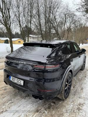 Black Porsche Cayenne 2021 in Tallinn, with an engine capacity of 3.00 L and mileage of 130 thousand km for 68000 €, photo 7 on AUTOMOTO.COM.LV