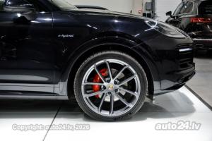 Black Porsche Cayenne 2021 in Tallinn, with an engine capacity of 3.00 L and mileage of 133 thousand km for 62000 €, photo 4 on AUTOMOTO.COM.LV