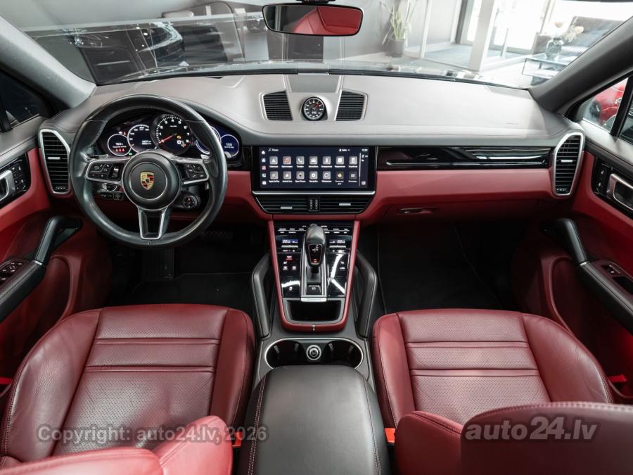 Black Porsche Cayenne 2021 in Tallinn, with an engine capacity of 3.00 L and mileage of 34 thousand km for 81990 €, photo 7 on AUTOMOTO.COM.LV
