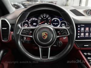 Black Porsche Cayenne 2021 in Tallinn, with an engine capacity of 3.00 L and mileage of 34 thousand km for 81990 €, photo 8 on AUTOMOTO.COM.LV