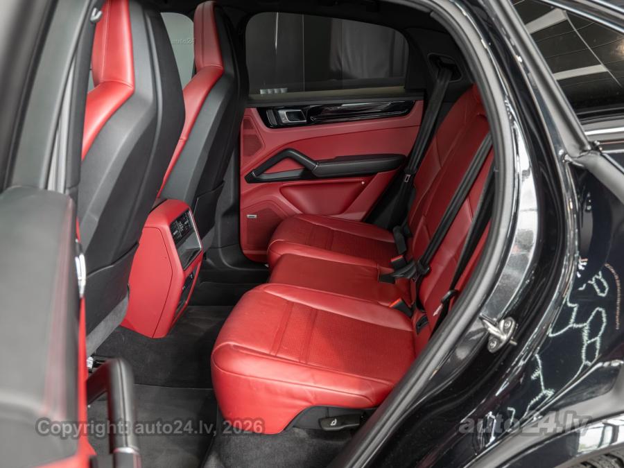 Black Porsche Cayenne 2021 in Tallinn, with an engine capacity of 3.00 L and mileage of 34 thousand km for 81990 €, photo 15 on AUTOMOTO.COM.LV
