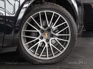 Black Porsche Cayenne 2021 in Tallinn, with an engine capacity of 3.00 L and mileage of 34 thousand km for 81990 €, photo 16 on AUTOMOTO.COM.LV