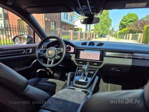 Black Porsche Cayenne 2021 in Tallinn, with an engine capacity of 4.00 L and mileage of 155 thousand km for 73290 €, photo 15 on AUTOMOTO.COM.LV