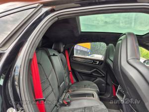 Black Porsche Cayenne 2021 in Tallinn, with an engine capacity of 4.00 L and mileage of 155 thousand km for 73290 €, photo 17 on AUTOMOTO.COM.LV