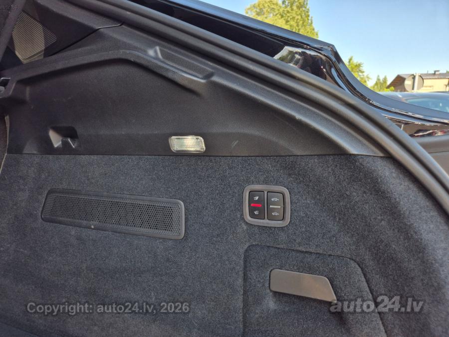 Black Porsche Cayenne 2021 in Tallinn, with an engine capacity of 4.00 L and mileage of 155 thousand km for 73290 €, photo 23 on AUTOMOTO.COM.LV