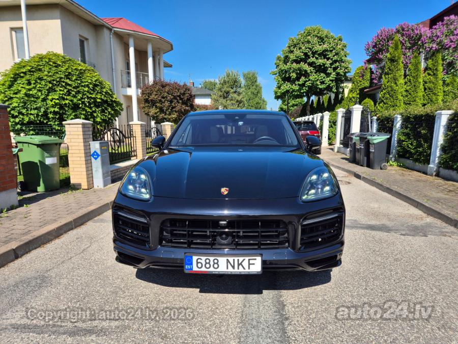 Black Porsche Cayenne 2021 in Tallinn, with an engine capacity of 4.00 L and mileage of 155 thousand km for 73290 €, photo 25 on AUTOMOTO.COM.LV