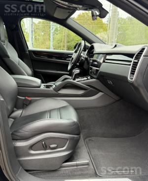 Melns Porsche Cayenne 2021 Jūrmala, ar dzinēja tilpumu 3.00 L un nobraukumu 84 tūkst. km par 53900 €, foto 13 vietnē AUTOMOTO.COM.LV