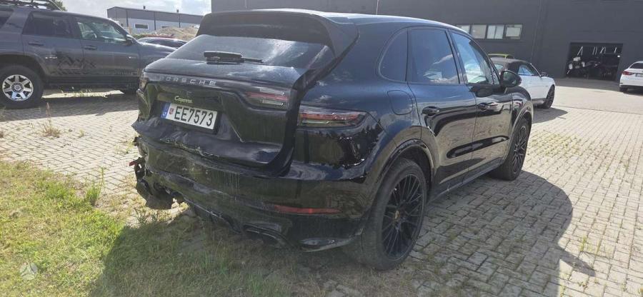 Melns Porsche Cayenne 2021 Šauļi, ar dzinēja tilpumu 3.00 L un nobraukumu 85 tūkst. km par 39000 €, foto 7 vietnē AUTOMOTO.COM.LV