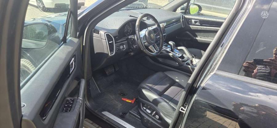 Melns Porsche Cayenne 2021 Šauļi, ar dzinēja tilpumu 3.00 L un nobraukumu 85 tūkst. km par 39000 €, foto 8 vietnē AUTOMOTO.COM.LV