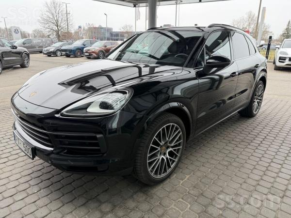 Black Porsche Cayenne 2022 in Riga, with an engine capacity of 3.00 L and mileage of 29 thousand km for 69900 €, photo 2 on AUTOMOTO.COM.LV