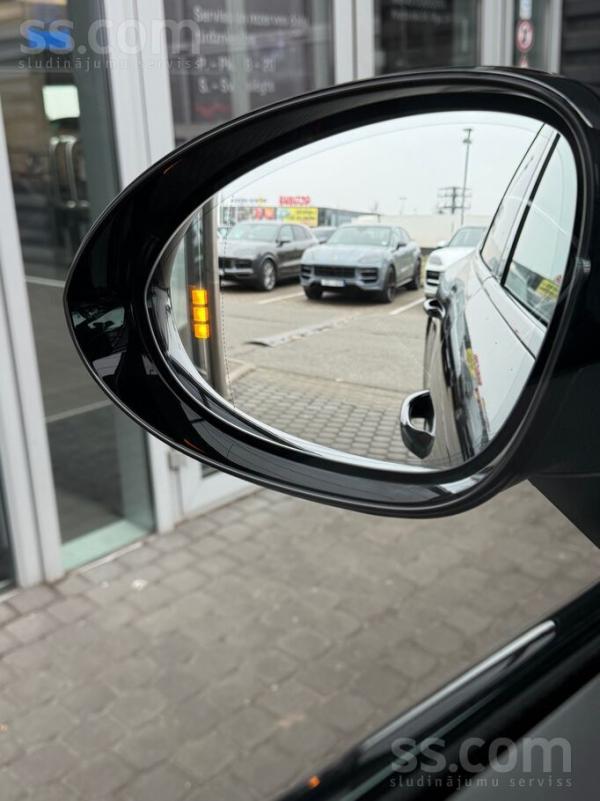 Black Porsche Cayenne 2022 in Riga, with an engine capacity of 3.00 L and mileage of 29 thousand km for 69900 €, photo 5 on AUTOMOTO.COM.LV