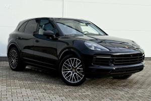 Melns Porsche Cayenne 2022 Kretinga, ar dzinēja tilpumu 3.00 L un nobraukumu 34 tūkst. km par 71999 €, foto  vietnē AUTOMOTO.COM.LV