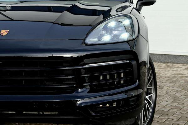 Black Porsche Cayenne 2022 in Kretinga, with an engine capacity of 3.00 L and mileage of 34 thousand km for 71999 €, photo 6 on AUTOMOTO.COM.LV