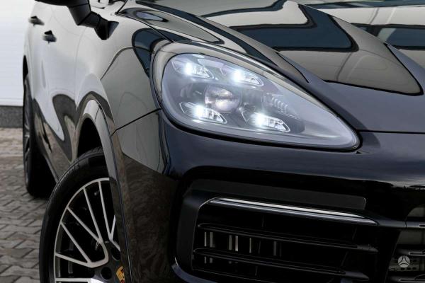 Black Porsche Cayenne 2022 in Kretinga, with an engine capacity of 3.00 L and mileage of 34 thousand km for 71999 €, photo 7 on AUTOMOTO.COM.LV