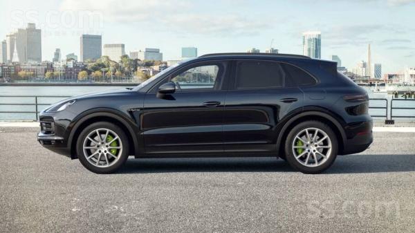 Melns Porsche Cayenne 2022 Rīga, ar dzinēja tilpumu 3.00 L un nobraukumu 60 tūkst. km par 75000 €, foto 2 vietnē AUTOMOTO.COM.LV