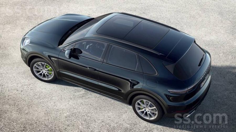 Black Porsche Cayenne 2022 in Riga, with an engine capacity of 3.00 L and mileage of 60 thousand km for 75000 €, photo 4 on AUTOMOTO.COM.LV