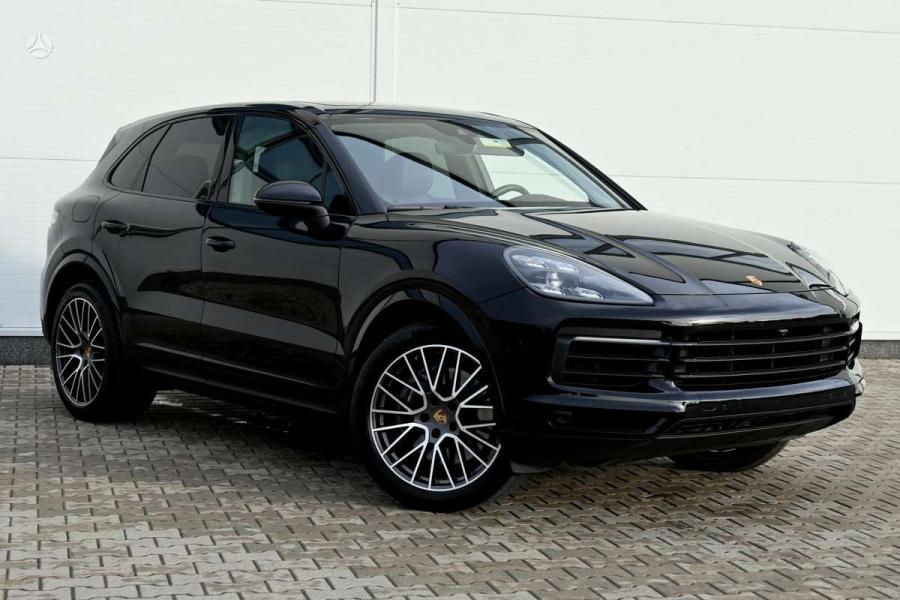 Black Porsche Cayenne 2022 in Kretinga, with an engine capacity of 3.00 L and mileage of 34 thousand km for 68999 €, photo 1 on AUTOMOTO.COM.LV