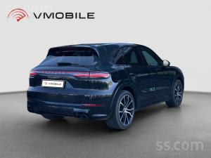 Black Porsche Cayenne 2022 in Riga, with an engine capacity of 3.00 L and mileage of 47 thousand km for 62900 €, photo 3 on AUTOMOTO.COM.LV