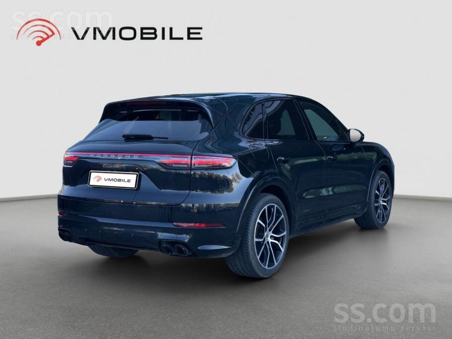 Black Porsche Cayenne 2022 in Riga, with an engine capacity of 3.00 L and mileage of 47 thousand km for 62900 €, photo 3 on AUTOMOTO.COM.LV