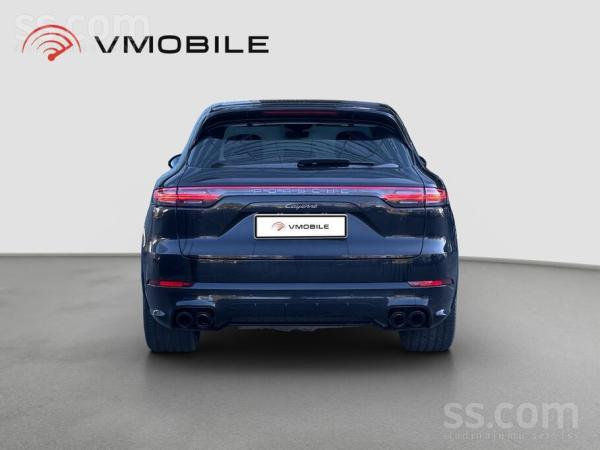 Black Porsche Cayenne 2022 in Riga, with an engine capacity of 3.00 L and mileage of 47 thousand km for 62900 €, photo 4 on AUTOMOTO.COM.LV