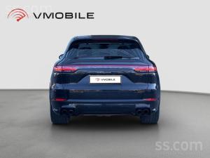 Black Porsche Cayenne 2022 in Riga, with an engine capacity of 3.00 L and mileage of 47 thousand km for 62900 €, photo 5 on AUTOMOTO.COM.LV
