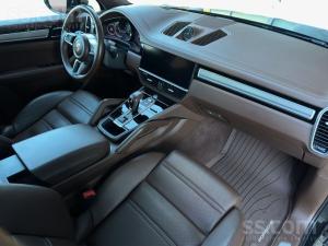Black Porsche Cayenne 2022 in Riga, with an engine capacity of 3.00 L and mileage of 47 thousand km for 62900 €, photo 6 on AUTOMOTO.COM.LV