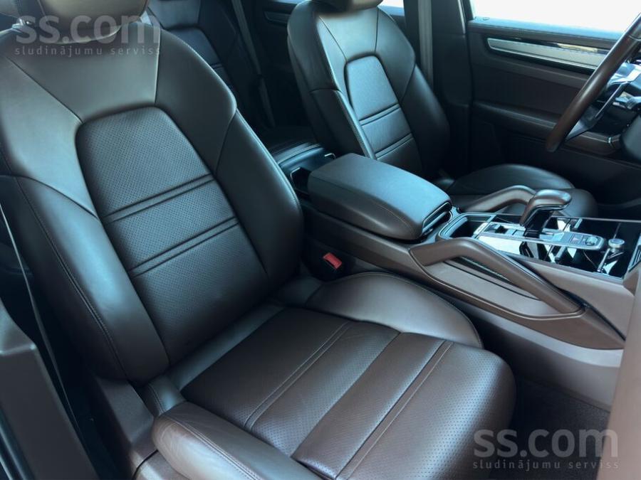 Black Porsche Cayenne 2022 in Riga, with an engine capacity of 3.00 L and mileage of 47 thousand km for 62900 €, photo 7 on AUTOMOTO.COM.LV