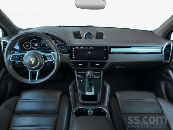 Black Porsche Cayenne 2022 in Riga, with an engine capacity of 3.00 L and mileage of 47 thousand km for 62900 €, photo 7 on AUTOMOTO.COM.LV