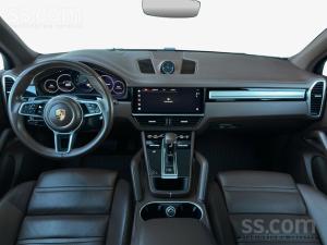 Black Porsche Cayenne 2022 in Riga, with an engine capacity of 3.00 L and mileage of 47 thousand km for 62900 €, photo 8 on AUTOMOTO.COM.LV