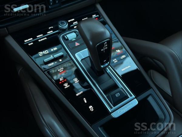 Black Porsche Cayenne 2022 in Riga, with an engine capacity of 3.00 L and mileage of 47 thousand km for 62900 €, photo 9 on AUTOMOTO.COM.LV