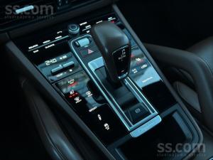 Black Porsche Cayenne 2022 in Riga, with an engine capacity of 3.00 L and mileage of 47 thousand km for 62900 €, photo 10 on AUTOMOTO.COM.LV
