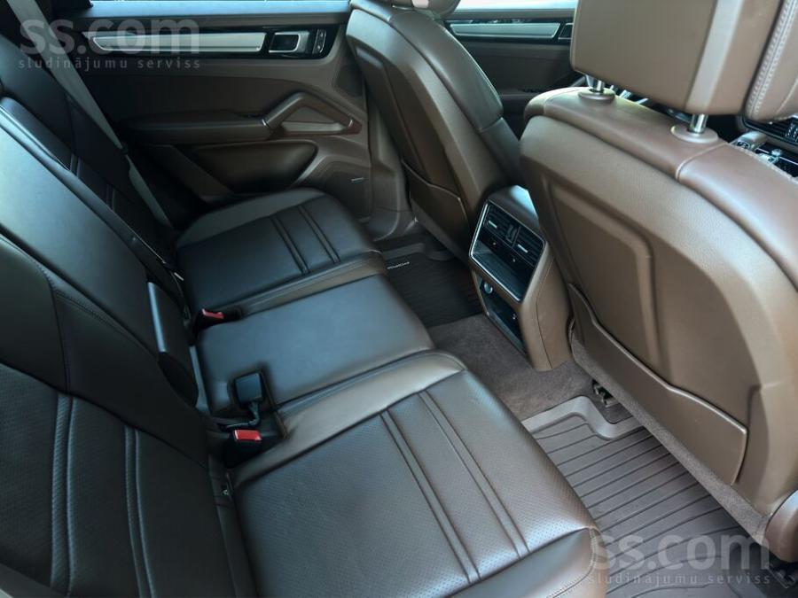 Black Porsche Cayenne 2022 in Riga, with an engine capacity of 3.00 L and mileage of 47 thousand km for 62900 €, photo 15 on AUTOMOTO.COM.LV