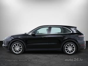 Black Porsche Cayenne 2022 in Tallinn, with an engine capacity of 3.00 L and mileage of 56 thousand km for 59000 €, photo 8 on AUTOMOTO.COM.LV