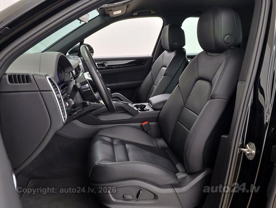 Black Porsche Cayenne 2022 in Tallinn, with an engine capacity of 3.00 L and mileage of 56 thousand km for 59000 €, photo 11 on AUTOMOTO.COM.LV