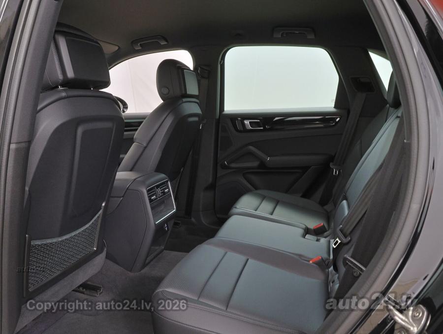 Black Porsche Cayenne 2022 in Tallinn, with an engine capacity of 3.00 L and mileage of 56 thousand km for 59000 €, photo 13 on AUTOMOTO.COM.LV