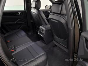 Black Porsche Cayenne 2022 in Tallinn, with an engine capacity of 3.00 L and mileage of 56 thousand km for 59000 €, photo 14 on AUTOMOTO.COM.LV