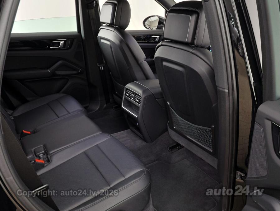 Black Porsche Cayenne 2022 in Tallinn, with an engine capacity of 3.00 L and mileage of 56 thousand km for 59000 €, photo 14 on AUTOMOTO.COM.LV