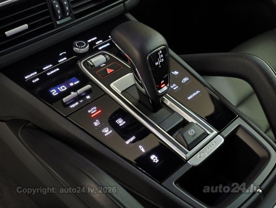 Black Porsche Cayenne 2022 in Tallinn, with an engine capacity of 3.00 L and mileage of 56 thousand km for 59000 €, photo 18 on AUTOMOTO.COM.LV