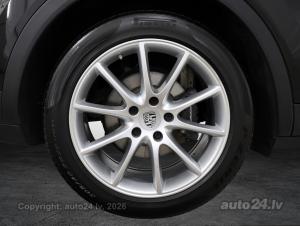 Black Porsche Cayenne 2022 in Tallinn, with an engine capacity of 3.00 L and mileage of 56 thousand km for 59000 €, photo 22 on AUTOMOTO.COM.LV