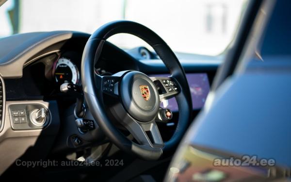 Melns Porsche Cayenne 2023 Tartu, ar dzinēja tilpumu 4.00 L un nobraukumu 48 tūkst. km par 189700 €, foto 8 vietnē AUTOMOTO.COM.LV
