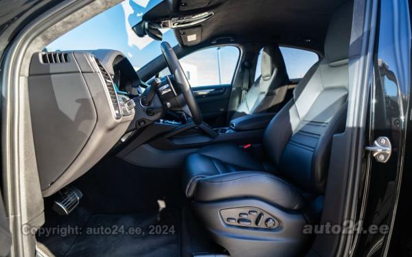 Melns Porsche Cayenne 2023 Tartu, ar dzinēja tilpumu 4.00 L un nobraukumu 48 tūkst. km par 189700 €, foto 9 vietnē AUTOMOTO.COM.LV