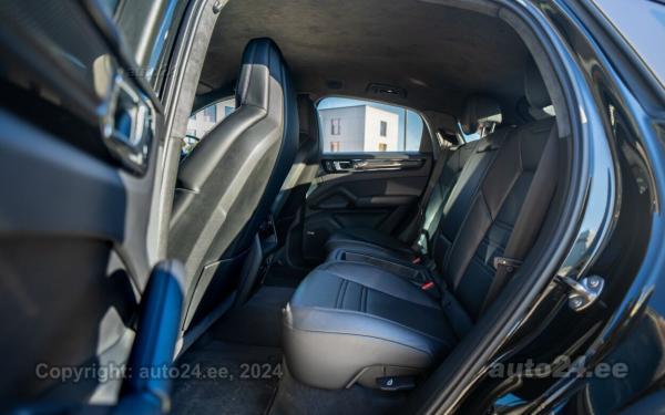 Melns Porsche Cayenne 2023 Tartu, ar dzinēja tilpumu 4.00 L un nobraukumu 48 tūkst. km par 189700 €, foto 10 vietnē AUTOMOTO.COM.LV