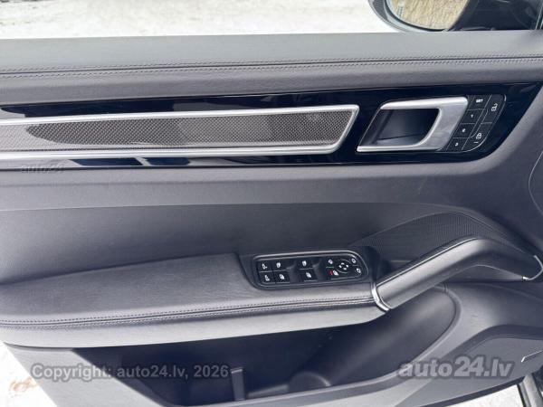 Black Porsche Cayenne 2023 in Riga, with an engine capacity of 0.00 L and mileage of 86 thousand km for 88500 €, photo 11 on AUTOMOTO.COM.LV