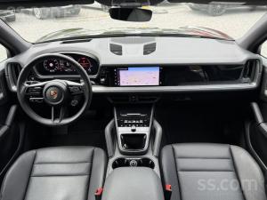 Black Porsche Cayenne 2023 in Riga, with an engine capacity of 3.00 L and mileage of 40 thousand km for 76990 €, photo 6 on AUTOMOTO.COM.LV