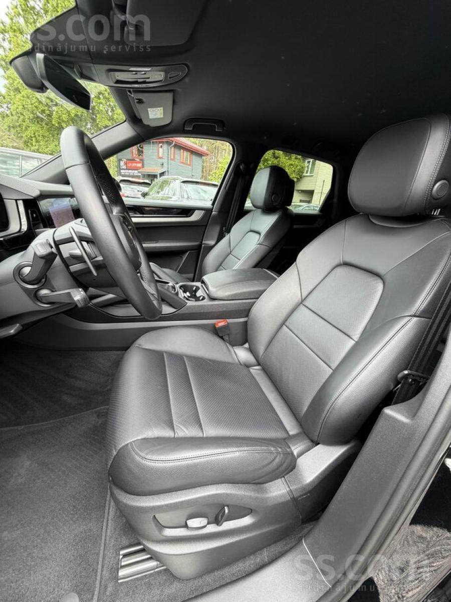 Black Porsche Cayenne 2023 in Riga, with an engine capacity of 3.00 L and mileage of 40 thousand km for 76990 €, photo 7 on AUTOMOTO.COM.LV