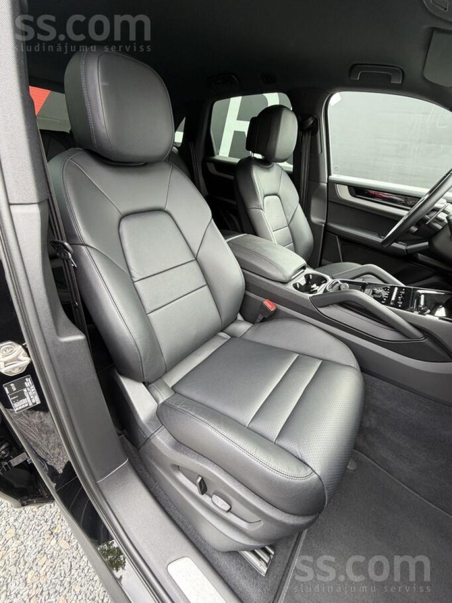 Black Porsche Cayenne 2023 in Riga, with an engine capacity of 3.00 L and mileage of 40 thousand km for 76990 €, photo 8 on AUTOMOTO.COM.LV