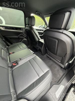 Black Porsche Cayenne 2023 in Riga, with an engine capacity of 3.00 L and mileage of 40 thousand km for 76990 €, photo 9 on AUTOMOTO.COM.LV