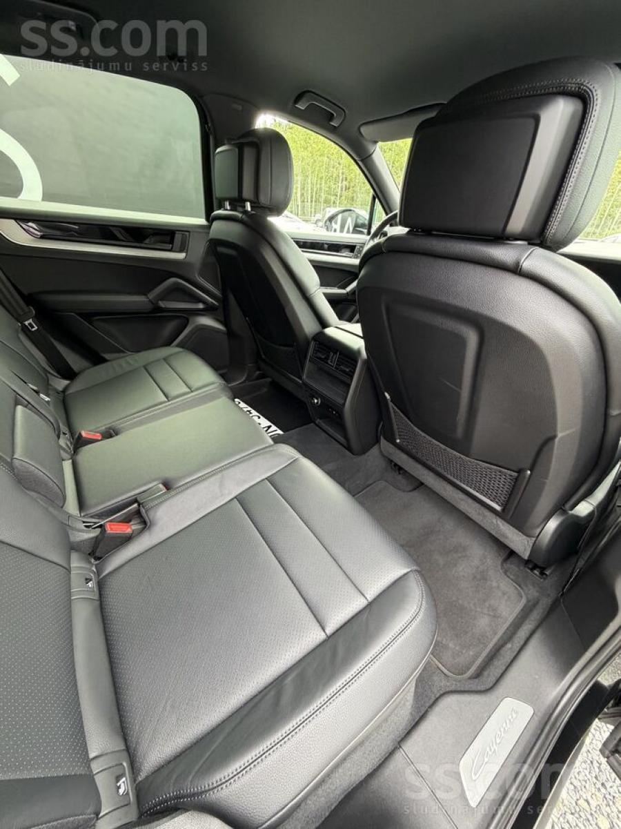 Black Porsche Cayenne 2023 in Riga, with an engine capacity of 3.00 L and mileage of 40 thousand km for 76990 €, photo 9 on AUTOMOTO.COM.LV