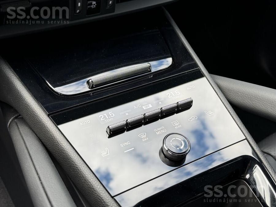 Black Porsche Cayenne 2023 in Riga, with an engine capacity of 3.00 L and mileage of 40 thousand km for 76990 €, photo 12 on AUTOMOTO.COM.LV