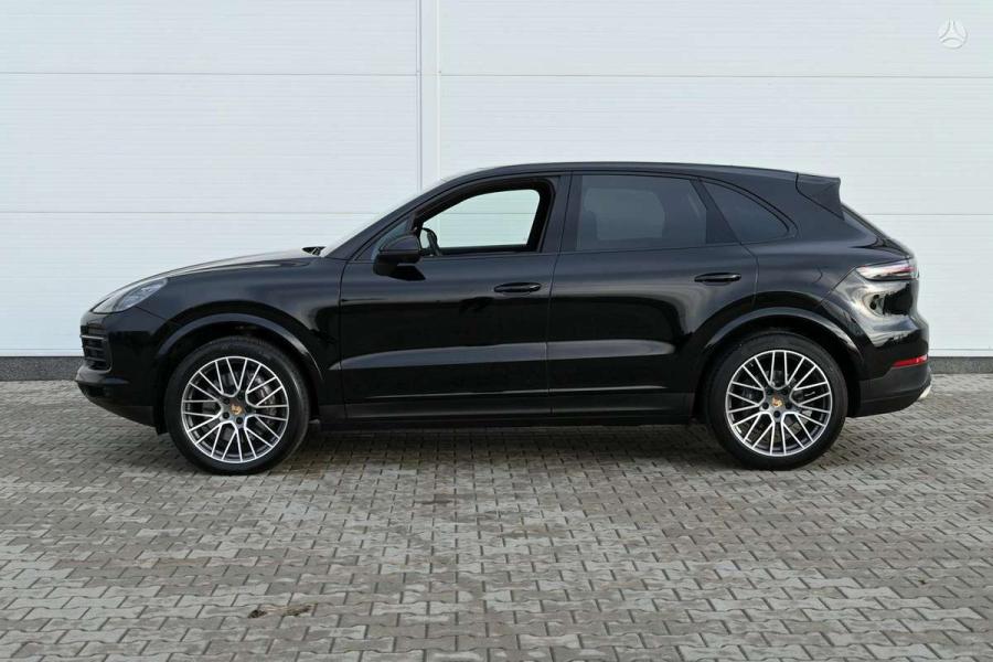 Black Porsche Cayenne 2023 in Palanga, with an engine capacity of 3.00 L and mileage of 35 thousand km for 59499 €, photo 4 on AUTOMOTO.COM.LV